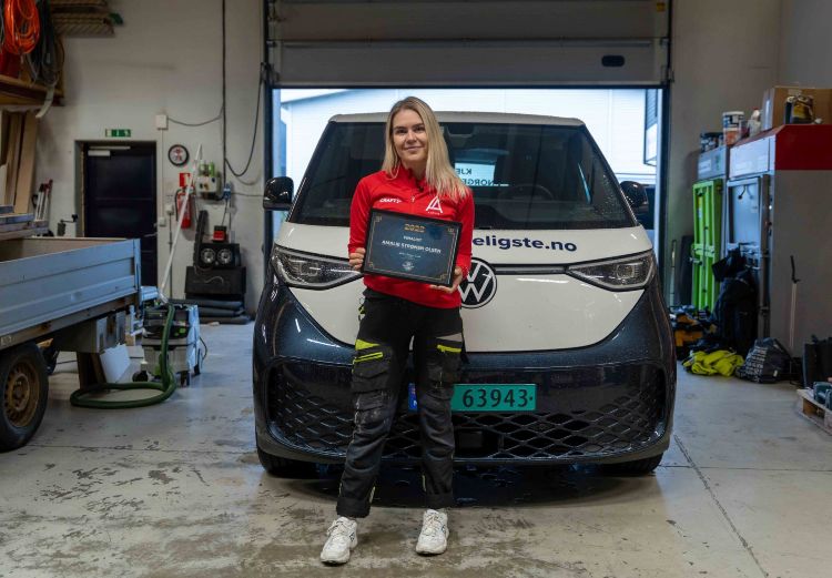 Byttet ut Ayia Napa med hammer